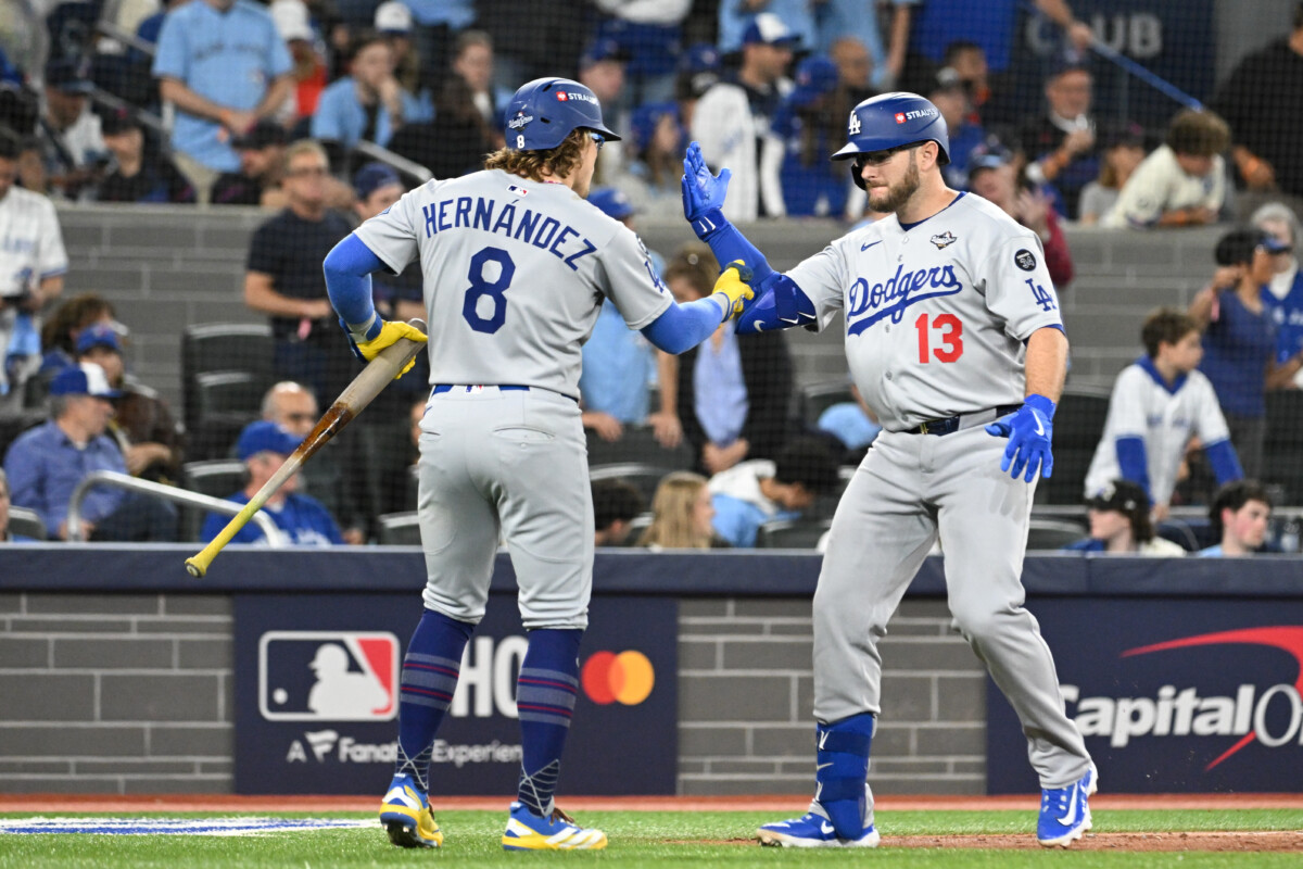 Dodgers Keep Kiké Hernandez in Lineup, Muncy Still Out